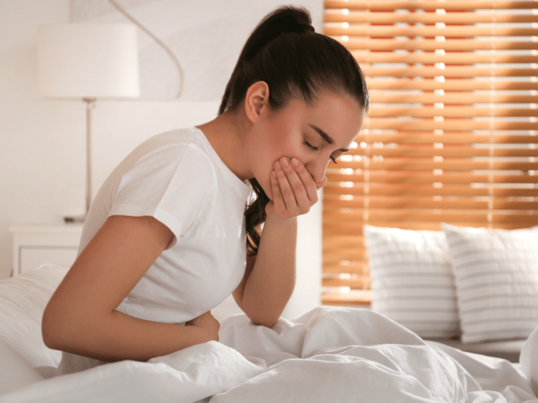 ปวดหัวคลื่นไส้ อยากอาเจียน เสี่ยงโรคใด อาการ สาเหตุ วิธีรักษา